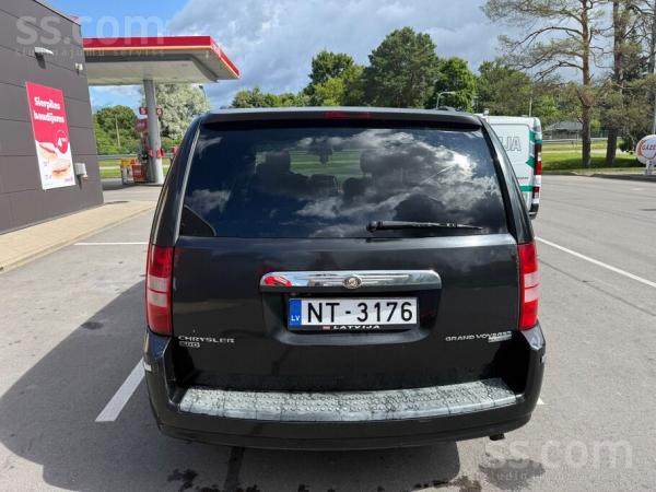 Melns Chrysler Grand Voyager 2008 Ogre, ar dzinēja tilpumu 2.80 L un nobraukumu 276 tūkst. km par 4500 €, foto 4 vietnē AUTOMOTO.COM.LV