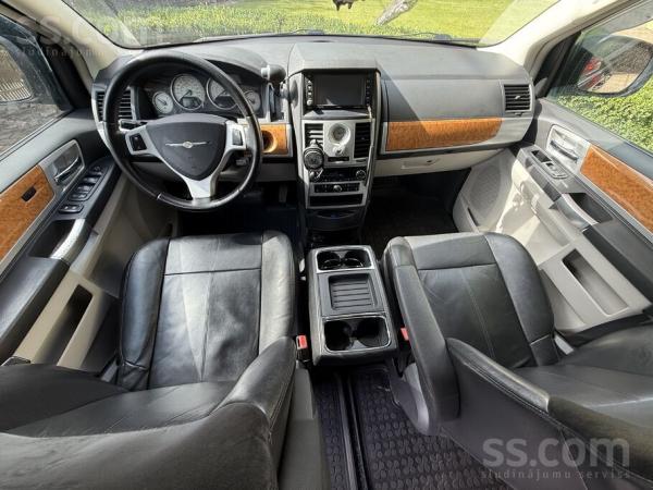 Black Chrysler Grand Voyager 2008 in Ogre, with an engine capacity of 2.80 L and mileage of 276 thousand km for 4500 €, photo 7 on AUTOMOTO.COM.LV