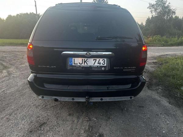 Black Chrysler Grand Voyager 2008 in Vilnius, with an engine capacity of 2.78 L and mileage of 269 thousand km for 1050 €, photo 2 on AUTOMOTO.COM.LV