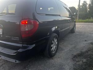Black Chrysler Grand Voyager 2008 in Vilnius, with an engine capacity of 2.78 L and mileage of 269 thousand km for 1050 €, photo 4 on AUTOMOTO.COM.LV