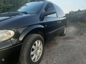 Black Chrysler Grand Voyager 2008 in Vilnius, with an engine capacity of 2.78 L and mileage of 269 thousand km for 1050 €, photo 7 on AUTOMOTO.COM.LV