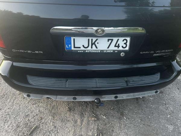 Black Chrysler Grand Voyager 2008 in Vilnius, with an engine capacity of 2.78 L and mileage of 269 thousand km for 1050 €, photo 7 on AUTOMOTO.COM.LV