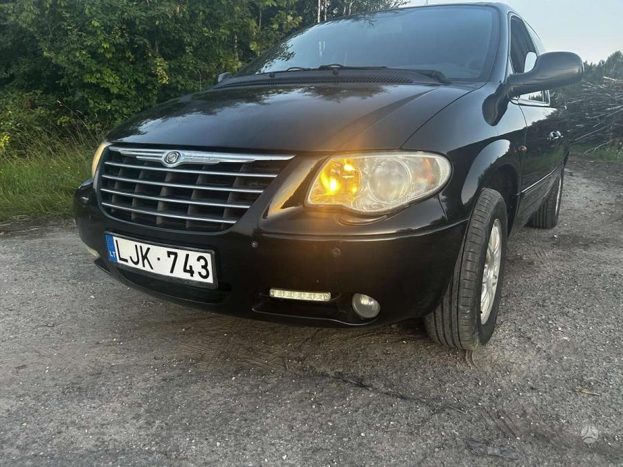 Black Chrysler Grand Voyager 2008 in Vilnius, with an engine capacity of 2.78 L and mileage of 269 thousand km for 1050 €, photo 10 on AUTOMOTO.COM.LV