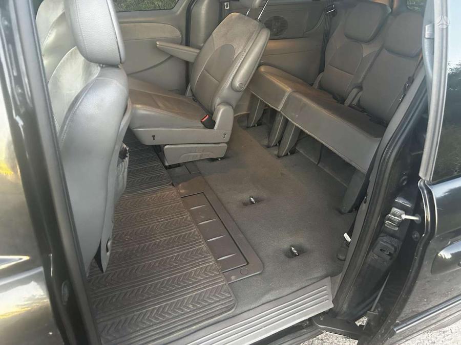 Black Chrysler Grand Voyager 2008 in Vilnius, with an engine capacity of 2.78 L and mileage of 269 thousand km for 1050 €, photo 15 on AUTOMOTO.COM.LV