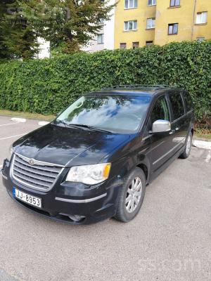 Melns Chrysler Grand Voyager 2008 Rīga, ar dzinēja tilpumu 2.80 L un nobraukumu 275 tūkst. km par 2500 €, foto  vietnē AUTOMOTO.COM.LV
