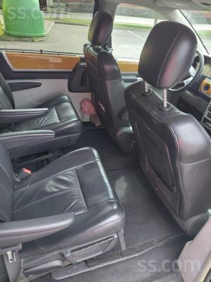 Melns Chrysler Grand Voyager 2008 Rīga, ar dzinēja tilpumu 2.80 L un nobraukumu 275 tūkst. km par 2500 €, foto 3 vietnē AUTOMOTO.COM.LV