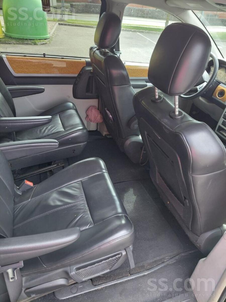 Melns Chrysler Grand Voyager 2008 Rīga, ar dzinēja tilpumu 2.80 L un nobraukumu 275 tūkst. km par 2500 €, foto 3 vietnē AUTOMOTO.COM.LV