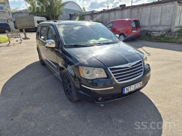 Black Chrysler Grand Voyager 2008 in Riga, with an engine capacity of 2.80 L and mileage of 277 thousand km for 5490 €, photo 3 on AUTOMOTO.COM.LV
