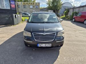Black Chrysler Grand Voyager 2008 in Riga, with an engine capacity of 2.80 L and mileage of 277 thousand km for 5490 €, photo 4 on AUTOMOTO.COM.LV