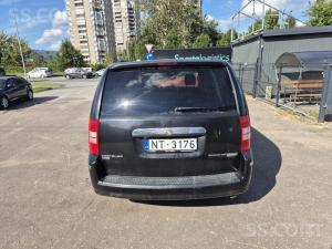 Black Chrysler Grand Voyager 2008 in Riga, with an engine capacity of 2.80 L and mileage of 277 thousand km for 5490 €, photo 8 on AUTOMOTO.COM.LV