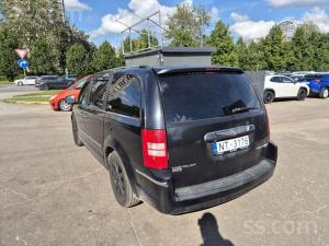 Black Chrysler Grand Voyager 2008 in Riga, with an engine capacity of 2.80 L and mileage of 277 thousand km for 5490 €, photo 9 on AUTOMOTO.COM.LV