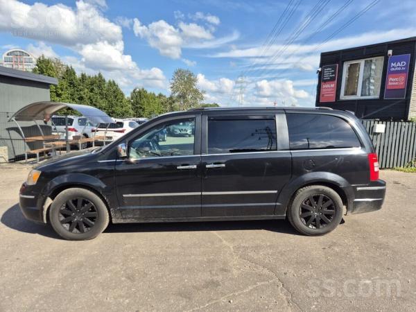Black Chrysler Grand Voyager 2008 in Riga, with an engine capacity of 2.80 L and mileage of 277 thousand km for 5490 €, photo 10 on AUTOMOTO.COM.LV