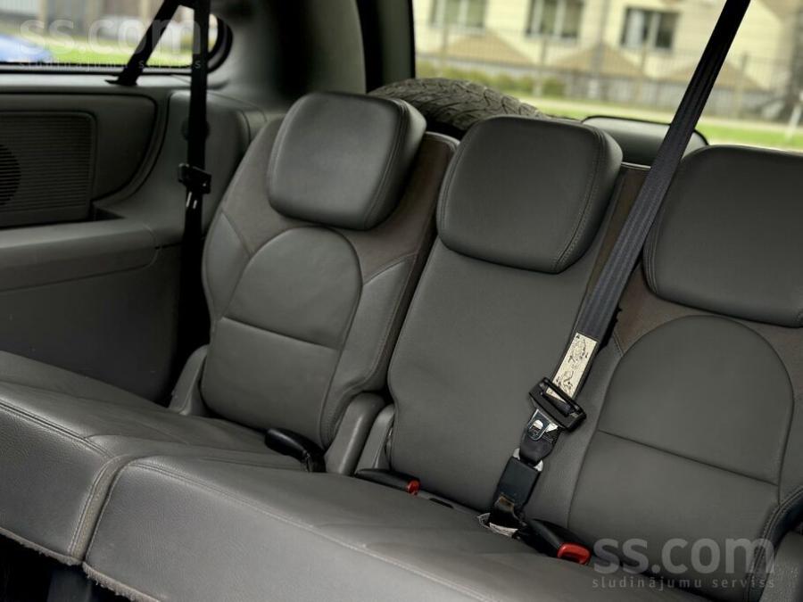Melns Chrysler Grand Voyager 2008 Jelgava, ar dzinēja tilpumu 2.80 L un nobraukumu 300 tūkst. km par 1750 €, foto 9 vietnē AUTOMOTO.COM.LV
