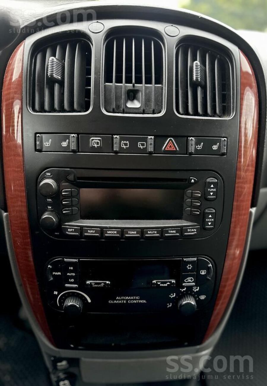 Melns Chrysler Grand Voyager 2008 Jelgava, ar dzinēja tilpumu 2.80 L un nobraukumu 300 tūkst. km par 1750 €, foto 16 vietnē AUTOMOTO.COM.LV