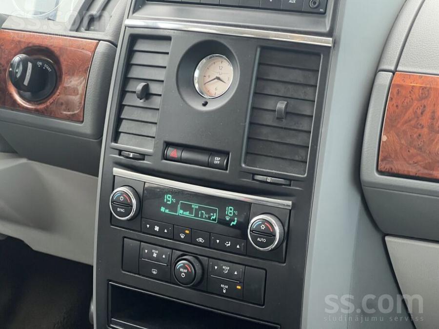 Melns Chrysler Grand Voyager 2008 Rēzekne, ar dzinēja tilpumu 2.80 L un nobraukumu 255 tūkst. km par 3490 €, foto 12 vietnē AUTOMOTO.COM.LV