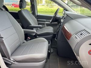 Melns Chrysler Grand Voyager 2008 Rēzekne, ar dzinēja tilpumu 2.80 L un nobraukumu 255 tūkst. km par 3490 €, foto 15 vietnē AUTOMOTO.COM.LV