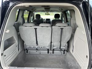 Melns Chrysler Grand Voyager 2008 Rēzekne, ar dzinēja tilpumu 2.80 L un nobraukumu 255 tūkst. km par 3490 €, foto 20 vietnē AUTOMOTO.COM.LV