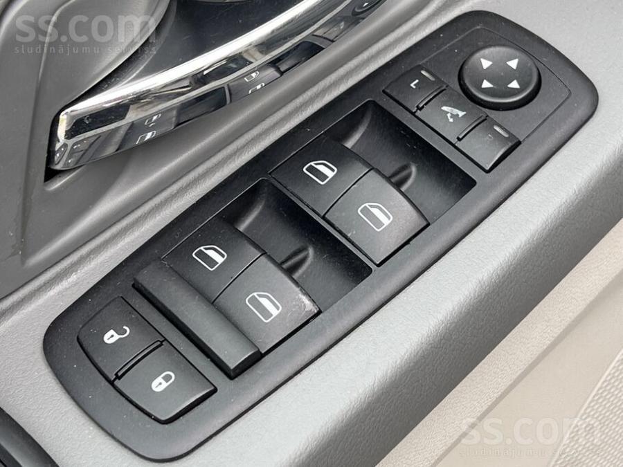 Melns Chrysler Grand Voyager 2008 Rēzekne, ar dzinēja tilpumu 2.80 L un nobraukumu 255 tūkst. km par 3490 €, foto 25 vietnē AUTOMOTO.COM.LV