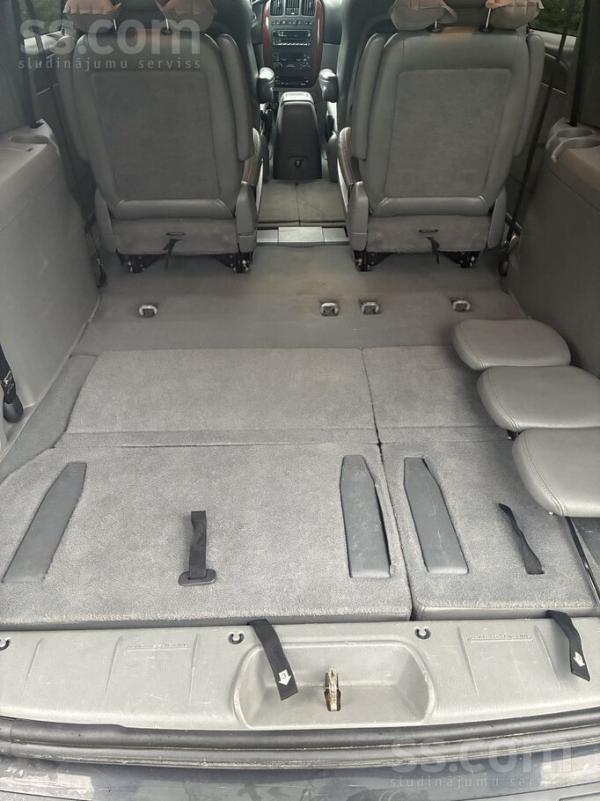 Melns Chrysler Grand Voyager 2008 Liepāja, ar dzinēja tilpumu 2.80 L un nobraukumu 0 tūkst. km par 2690 €, foto 10 vietnē AUTOMOTO.COM.LV