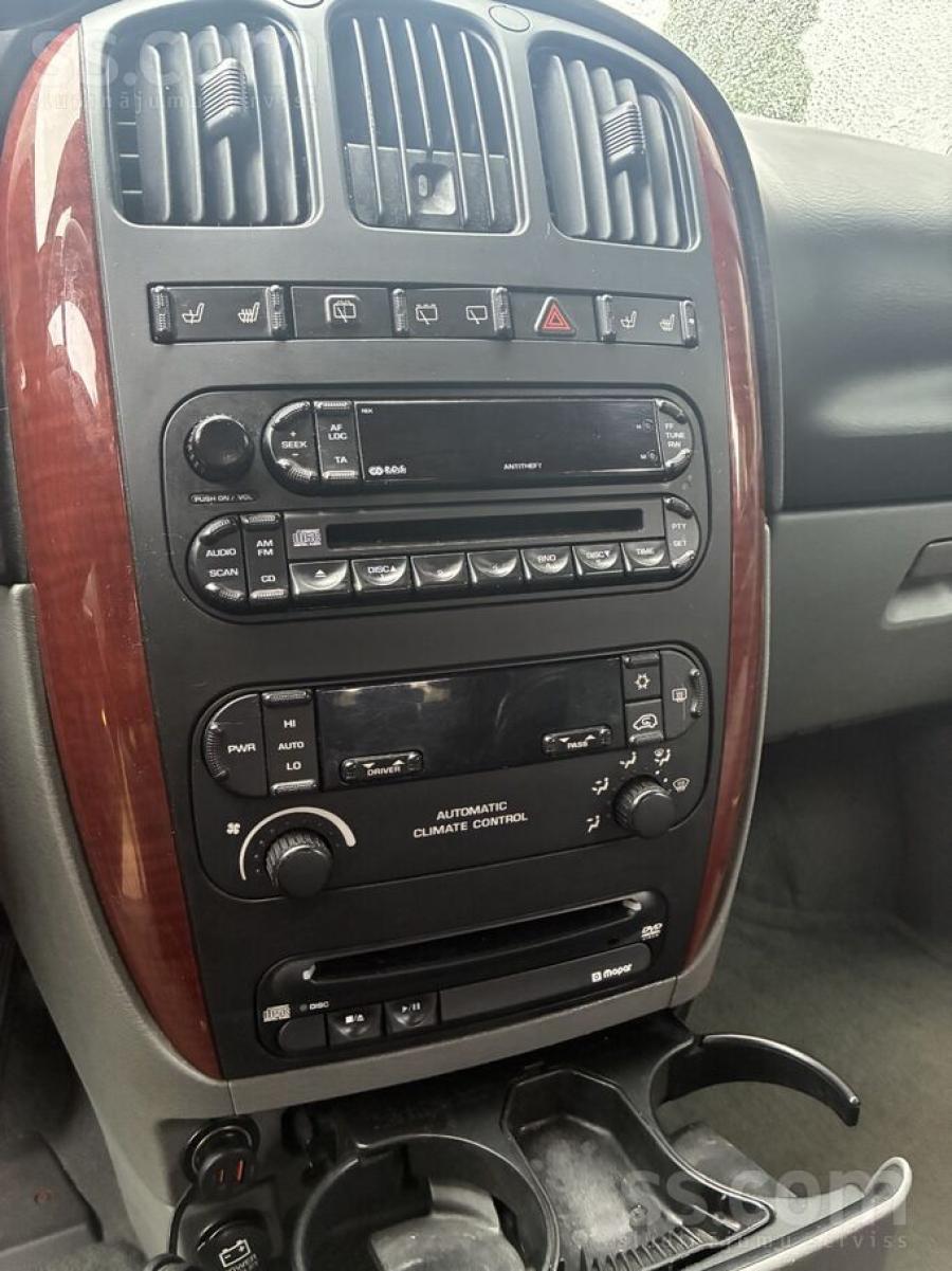 Melns Chrysler Grand Voyager 2008 Liepāja, ar dzinēja tilpumu 2.80 L un nobraukumu 0 tūkst. km par 2690 €, foto 18 vietnē AUTOMOTO.COM.LV