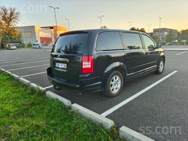 Chrysler Grand Voyager 2008 in Jelgava on AUTOMOTO.COM.LV Black Chrysler Grand Voyager 2008 in Jelgava, with an engine capacity of 2.80 L and mileage of 336 thousand km for 3700 €, photo 4 on AUTOMOTO.COM.LV