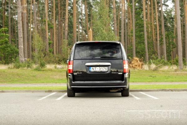 Melns Chrysler Grand Voyager 2008 Rīga, ar dzinēja tilpumu 2.80 L un nobraukumu 277 tūkst. km par 4190 €, foto 8 vietnē AUTOMOTO.COM.LV