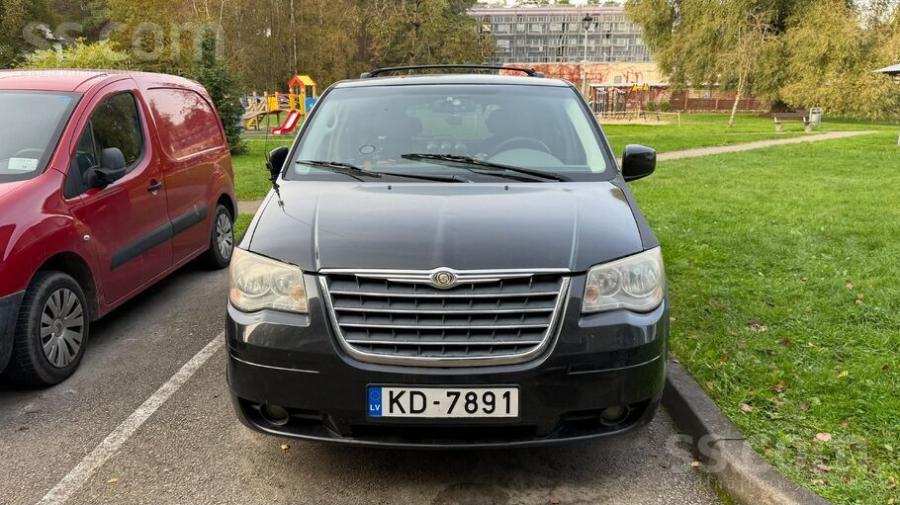 Black Chrysler Grand Voyager 2008 in Riga, with an engine capacity of 3.30 L and mileage of 189 thousand km for 2300 €, photo 3 on AUTOMOTO.COM.LV