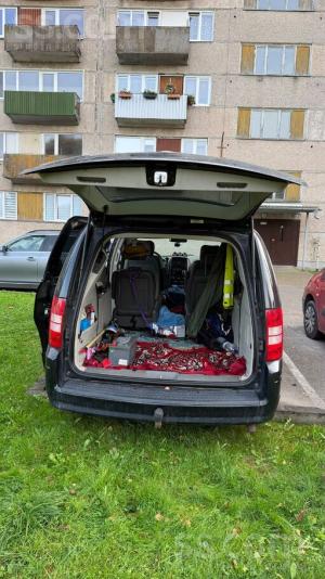 Black Chrysler Grand Voyager 2008 in Riga, with an engine capacity of 3.30 L and mileage of 189 thousand km for 2300 €, photo 13 on AUTOMOTO.COM.LV