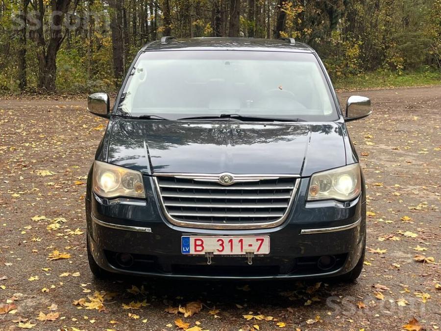 Black Chrysler Grand Voyager 2008 in Riga, with an engine capacity of 2.80 L and mileage of 0 thousand km for 3799 €, photo 9 on AUTOMOTO.COM.LV