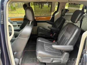 Black Chrysler Grand Voyager 2008 in Riga, with an engine capacity of 2.80 L and mileage of 0 thousand km for 3799 €, photo 29 on AUTOMOTO.COM.LV