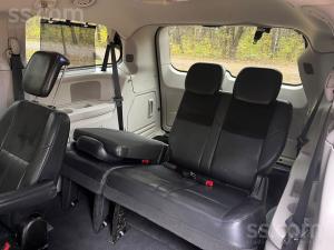 Black Chrysler Grand Voyager 2008 in Riga, with an engine capacity of 2.80 L and mileage of 0 thousand km for 3799 €, photo 30 on AUTOMOTO.COM.LV