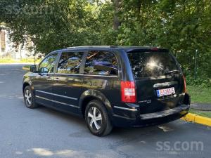 Melns Chrysler Grand Voyager 2009 Rīga, ar dzinēja tilpumu 2.80 L un nobraukumu 0 tūkst. km par 4599 €, foto 3 vietnē AUTOMOTO.COM.LV