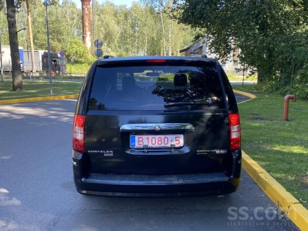 Black Chrysler Grand Voyager 2009 in Riga, with an engine capacity of 2.80 L and mileage of 0 thousand km for 4599 €, photo 4 on AUTOMOTO.COM.LV