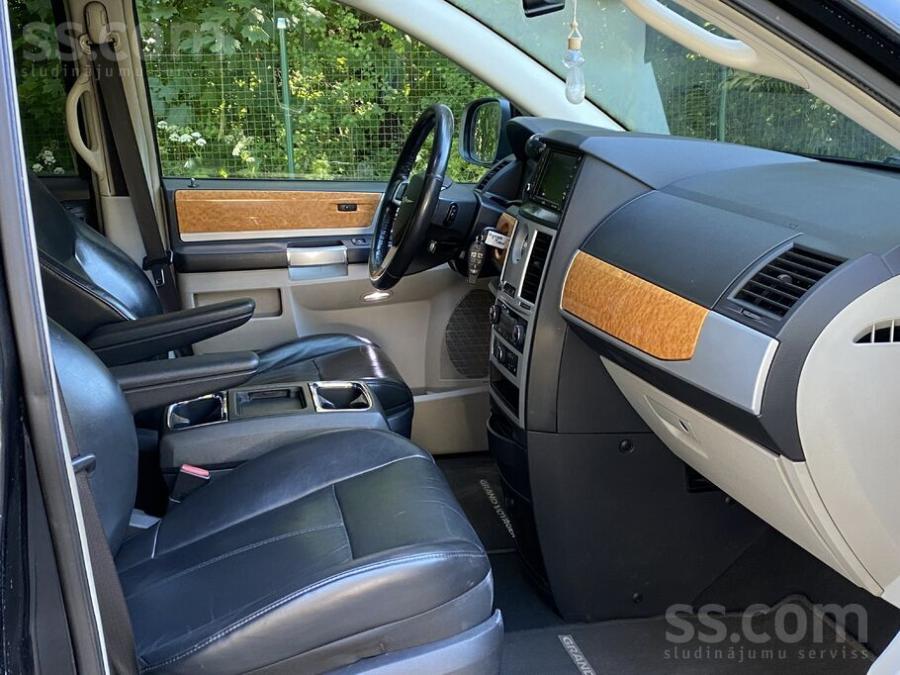 Melns Chrysler Grand Voyager 2009 Rīga, ar dzinēja tilpumu 2.80 L un nobraukumu 0 tūkst. km par 4599 €, foto 12 vietnē AUTOMOTO.COM.LV