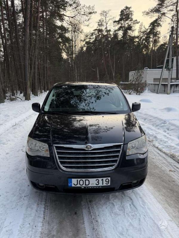 Black Chrysler Grand Voyager 2009 in Vilnius, with an engine capacity of 2.78 L and mileage of 417 thousand km for 2250 €, photo 2 on AUTOMOTO.COM.LV