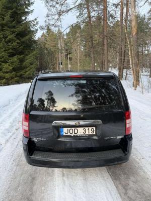 Melns Chrysler Grand Voyager 2009 Viļņa, ar dzinēja tilpumu 2.78 L un nobraukumu 417 tūkst. km par 2250 €, foto 4 vietnē AUTOMOTO.COM.LV