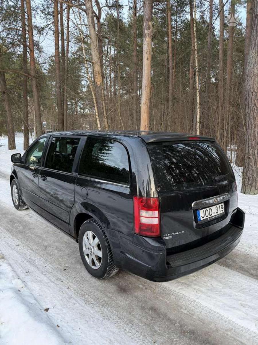 Melns Chrysler Grand Voyager 2009 Viļņa, ar dzinēja tilpumu 2.78 L un nobraukumu 417 tūkst. km par 2250 €, foto 5 vietnē AUTOMOTO.COM.LV