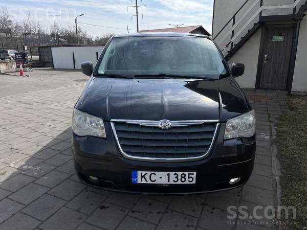 Black Chrysler Grand Voyager 2009 in Riga, with an engine capacity of 2.80 L and mileage of 0 thousand km for 3990 €, photo 3 on AUTOMOTO.COM.LV