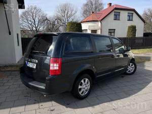 Melns Chrysler Grand Voyager 2009 Rīga, ar dzinēja tilpumu 2.80 L un nobraukumu 0 tūkst. km par 3990 €, foto 4 vietnē AUTOMOTO.COM.LV