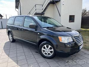 Melns Chrysler Grand Voyager 2009 Rīga, ar dzinēja tilpumu 2.80 L un nobraukumu 0 tūkst. km par 2990 €, foto 3 vietnē AUTOMOTO.COM.LV