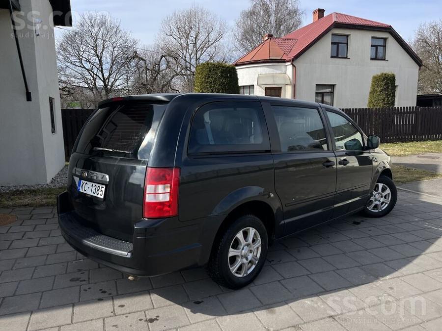 Melns Chrysler Grand Voyager 2009 Rīga, ar dzinēja tilpumu 2.80 L un nobraukumu 0 tūkst. km par 2990 €, foto 5 vietnē AUTOMOTO.COM.LV