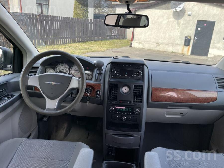 Melns Chrysler Grand Voyager 2009 Rīga, ar dzinēja tilpumu 2.80 L un nobraukumu 0 tūkst. km par 2990 €, foto 8 vietnē AUTOMOTO.COM.LV