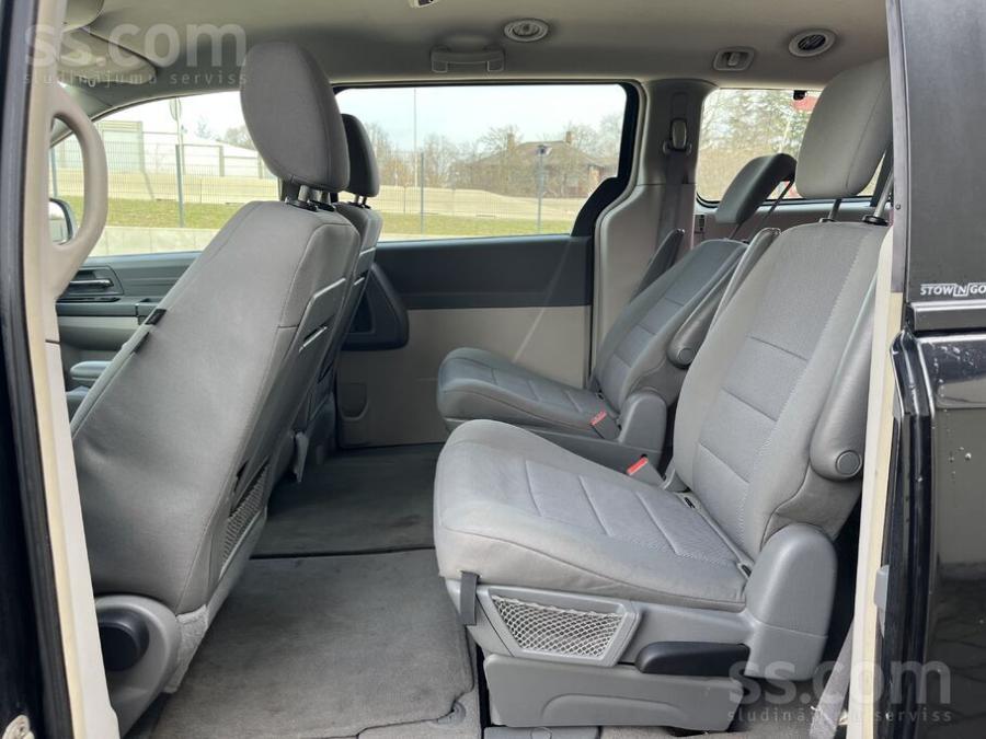 Melns Chrysler Grand Voyager 2009 Rīga, ar dzinēja tilpumu 2.80 L un nobraukumu 0 tūkst. km par 2990 €, foto 11 vietnē AUTOMOTO.COM.LV