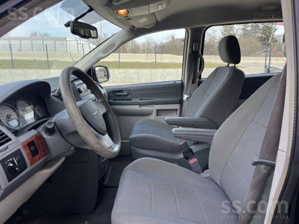 Melns Chrysler Grand Voyager 2009 Rīga, ar dzinēja tilpumu 2.80 L un nobraukumu 0 tūkst. km par 2990 €, foto 8 vietnē AUTOMOTO.COM.LV