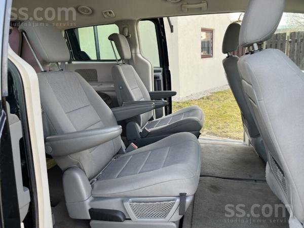 Melns Chrysler Grand Voyager 2009 Rīga, ar dzinēja tilpumu 2.80 L un nobraukumu 0 tūkst. km par 2990 €, foto 9 vietnē AUTOMOTO.COM.LV