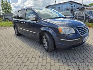 Black Chrysler Grand Voyager 2009 in Riga, with an engine capacity of 2.80 L and mileage of 0 thousand km for 2600 €, photo 3 on AUTOMOTO.COM.LV