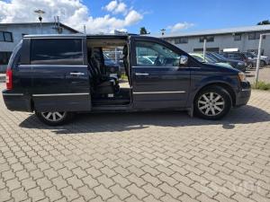 Black Chrysler Grand Voyager 2009 in Riga, with an engine capacity of 2.80 L and mileage of 0 thousand km for 2600 €, photo 4 on AUTOMOTO.COM.LV