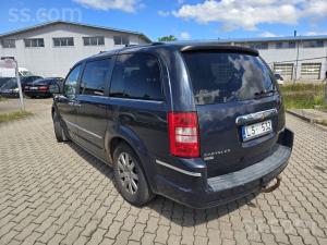Black Chrysler Grand Voyager 2009 in Riga, with an engine capacity of 2.80 L and mileage of 0 thousand km for 2600 €, photo 6 on AUTOMOTO.COM.LV