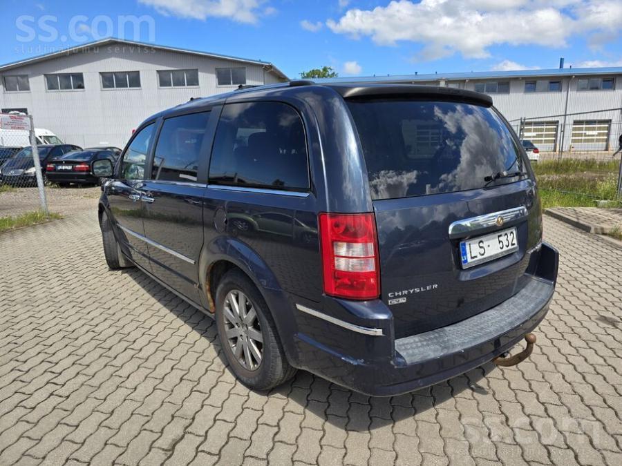 Black Chrysler Grand Voyager 2009 in Riga, with an engine capacity of 2.80 L and mileage of 0 thousand km for 2600 €, photo 6 on AUTOMOTO.COM.LV