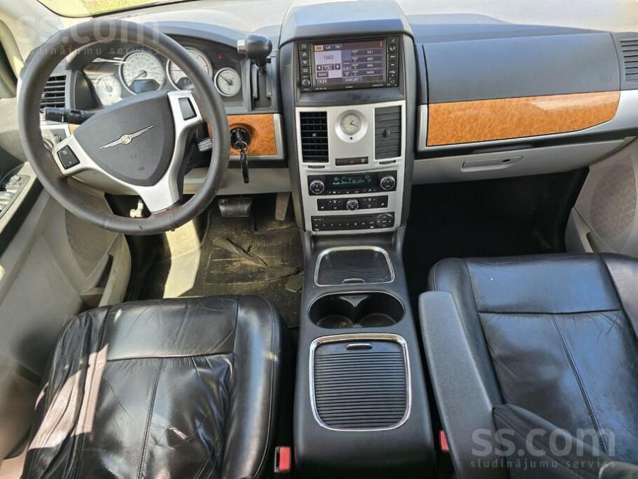 Black Chrysler Grand Voyager 2009 in Riga, with an engine capacity of 2.80 L and mileage of 0 thousand km for 2600 €, photo 16 on AUTOMOTO.COM.LV